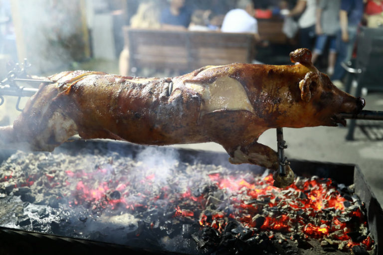 How To Host A Great Backyard Pig Roast Party